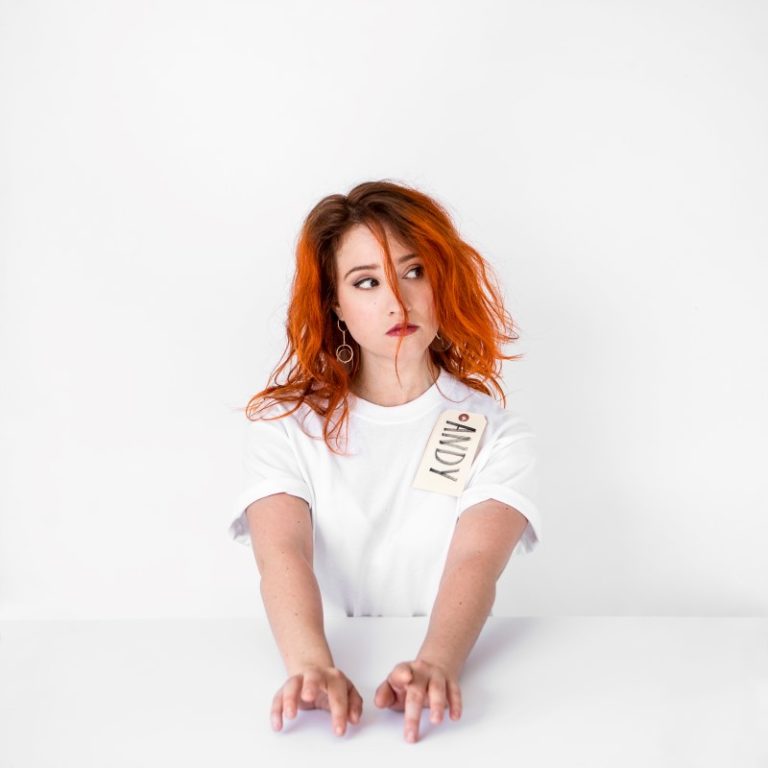 Andy St-Louis : Chroniques d’un petit bout de femme – Magazine Culturel